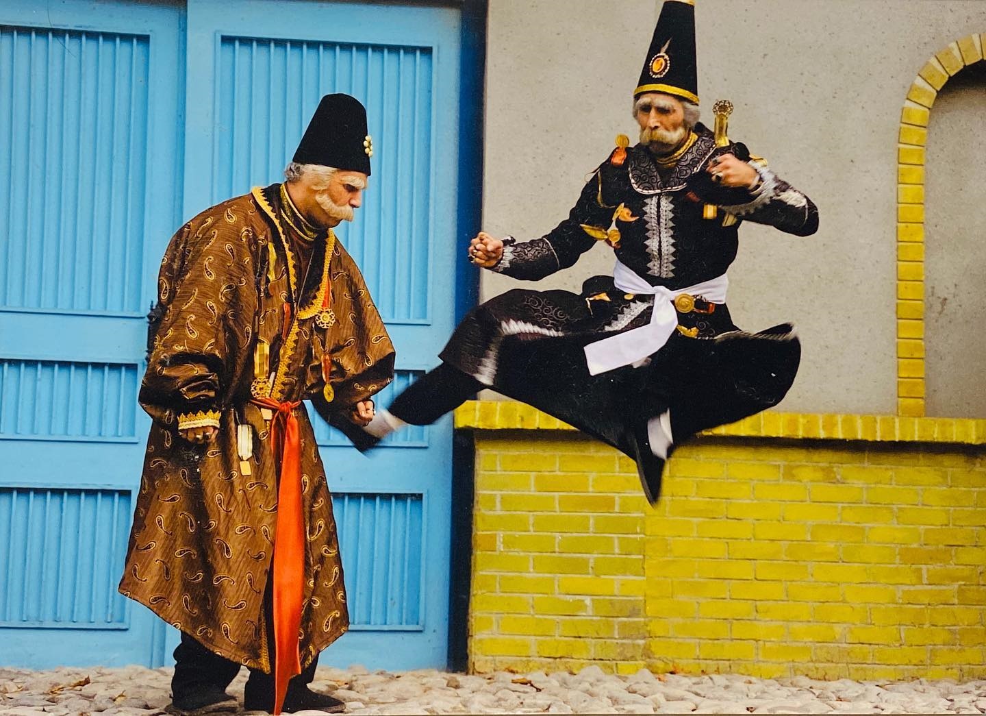 هادی کاظمی بازیگر نظام دو برره در کنار همسر جذاب و معروفش + عکس و بیوگرافی